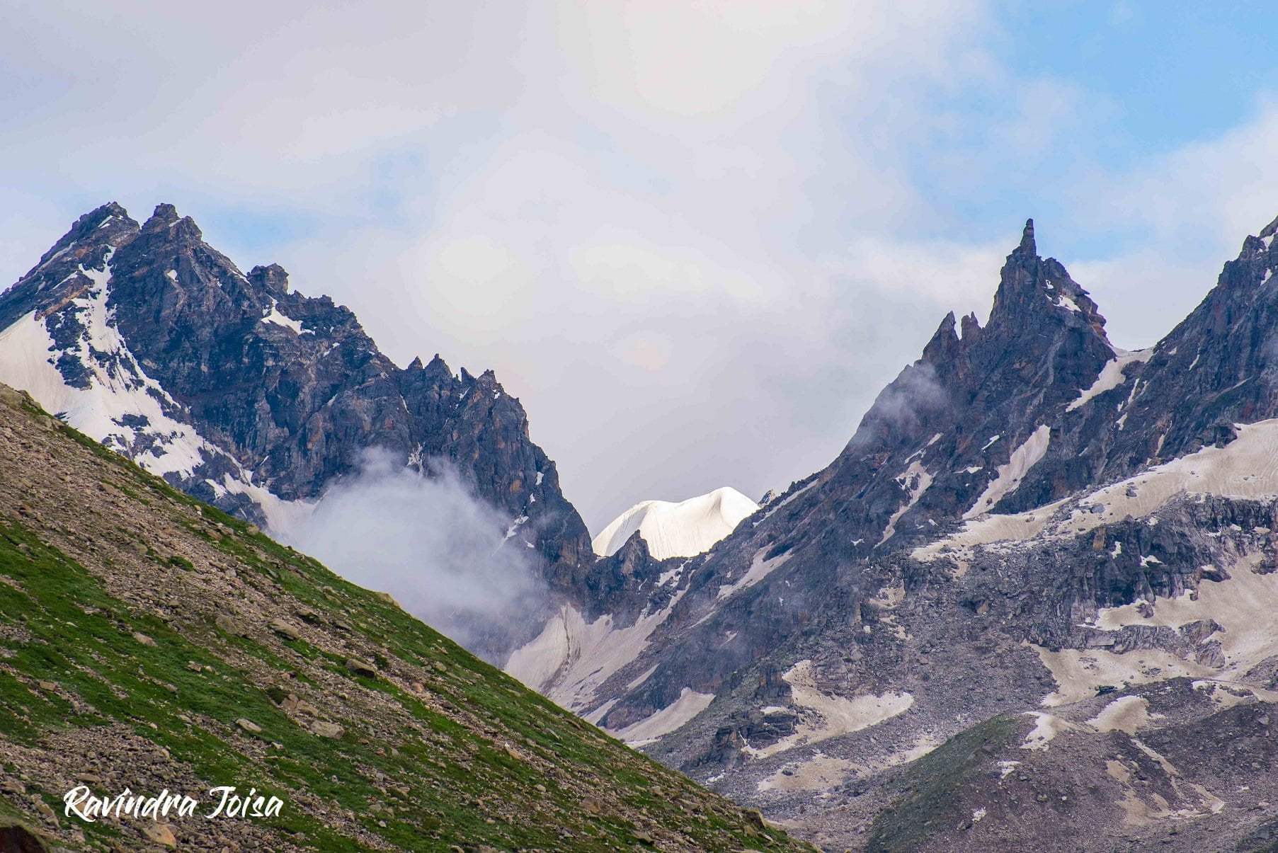 Shea Goru via Hampta Pass with a stunning view of Mt Indrasan | Day 4 ...